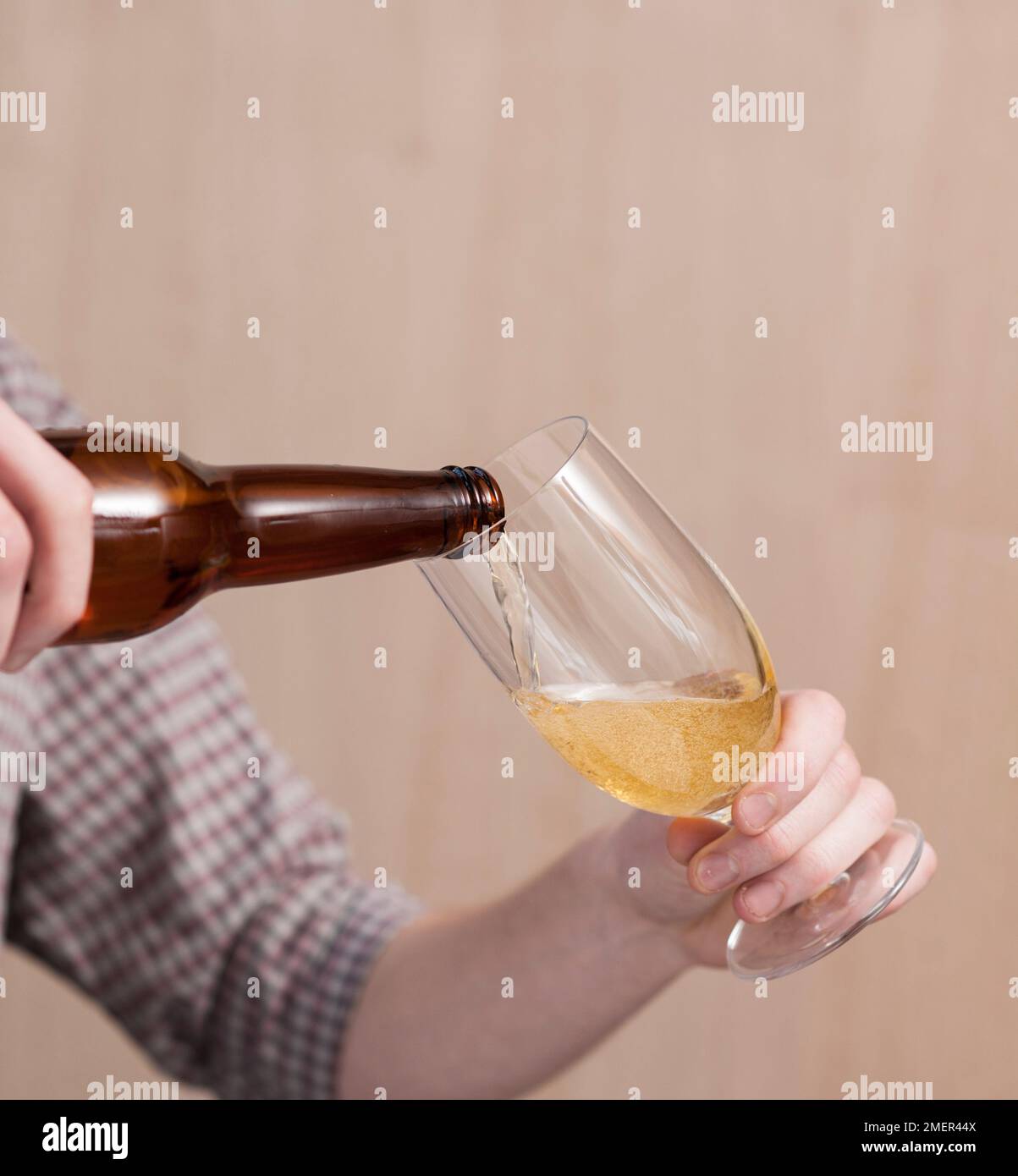 Tasting beer, pouring Stock Photo - Alamy