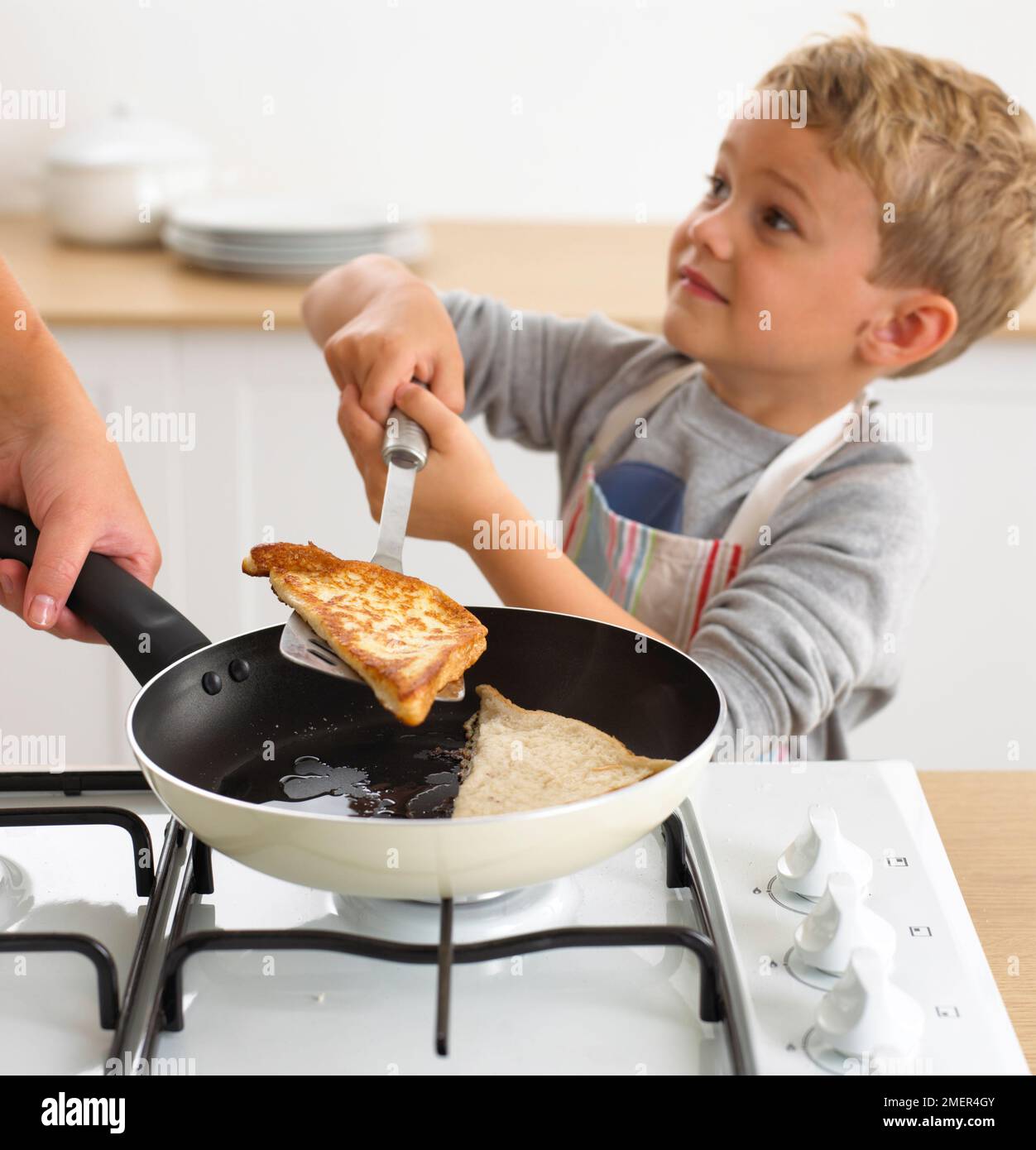 Gypsy cooking hi-res stock photography and images - Alamy