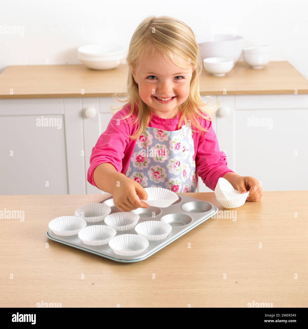 Girl putting cake cases hi-res stock photography and images - Alamy