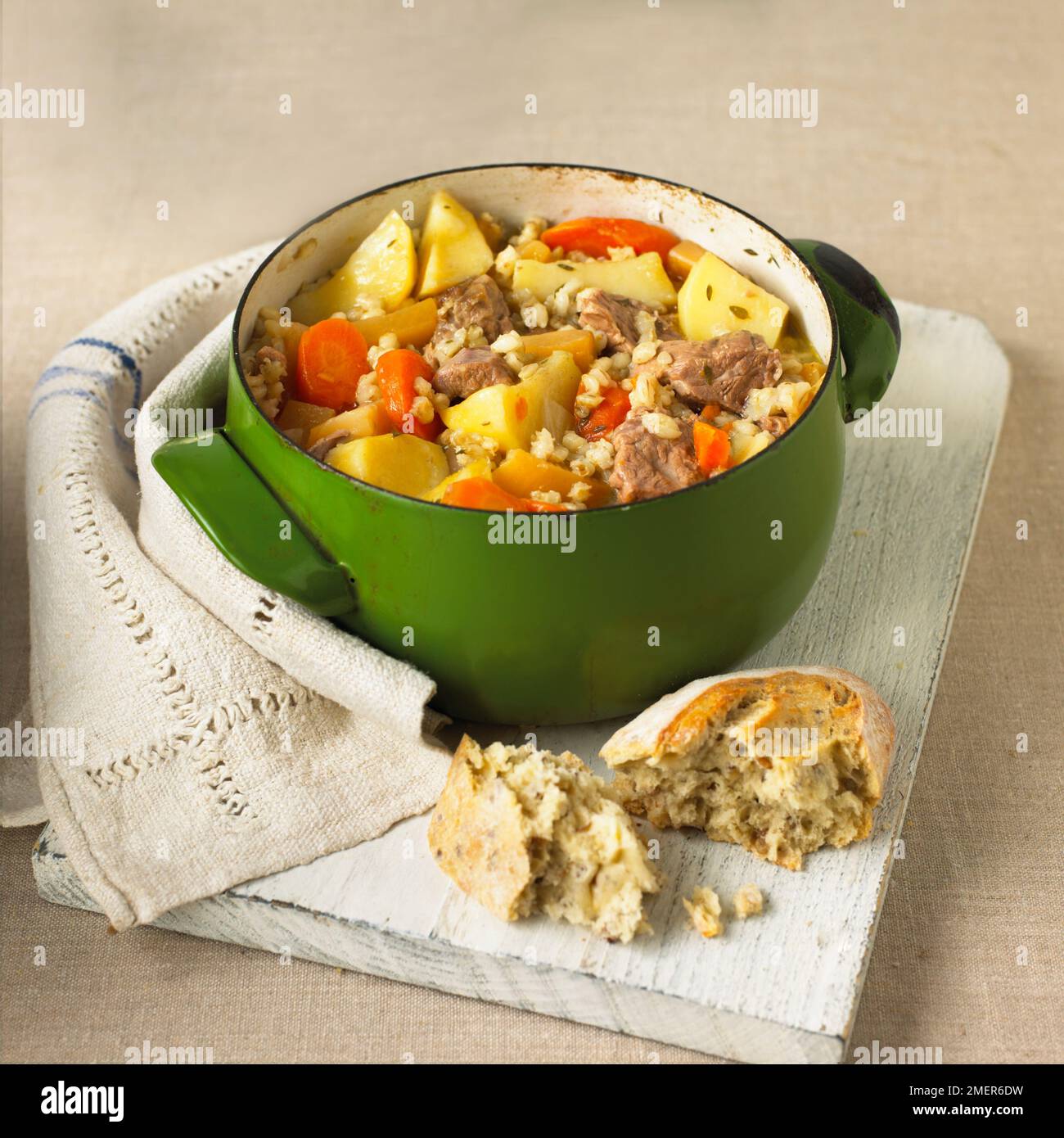 Pot of irish strew and crusty bread Stock Photo - Alamy