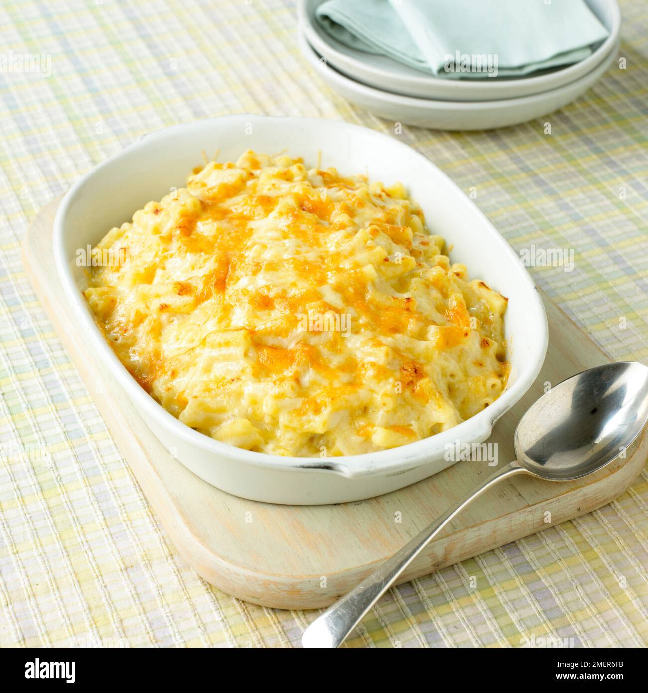 Macaroni on plate hi-res stock photography and images - Alamy