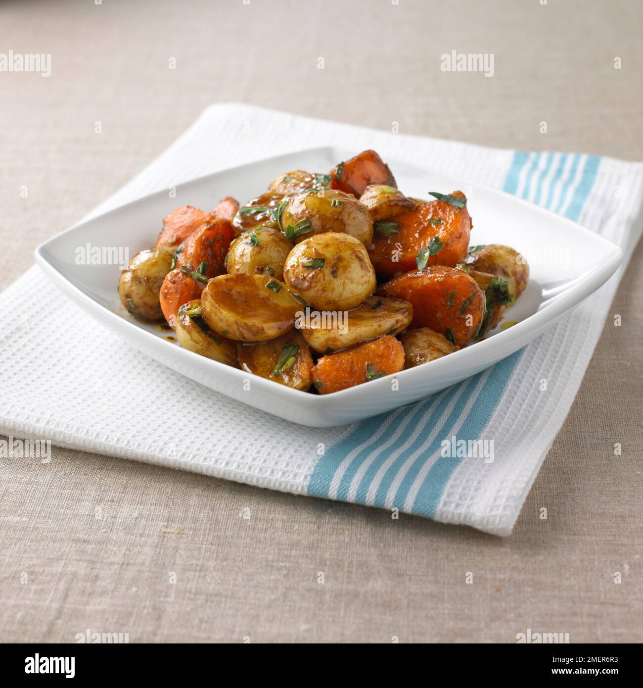 Focus on new potato hi-res stock photography and images - Alamy