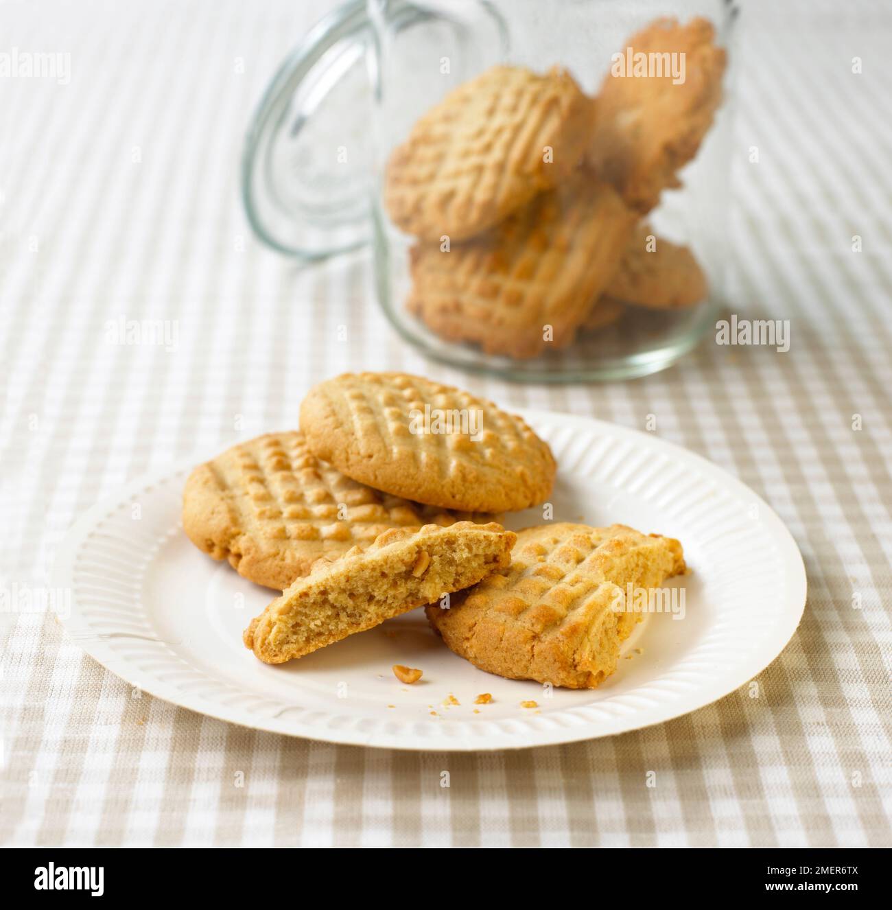 Peanut cookies hi-res stock photography and images - Alamy