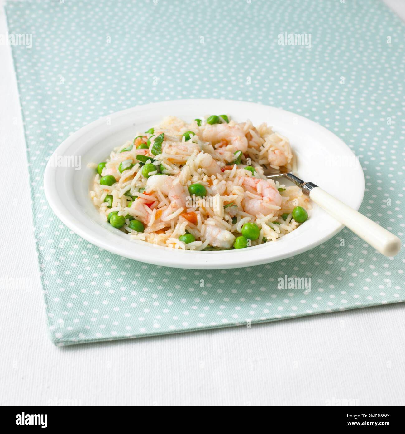 Tomato, prawn and pea rice Stock Photo - Alamy