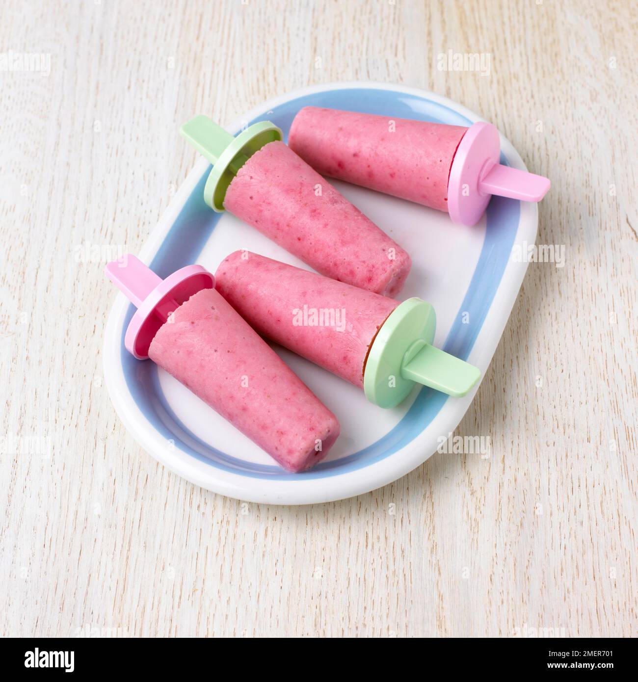 Smoothie pops, frozen Stock Photo - Alamy