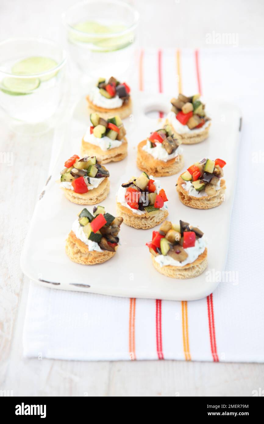 Mini naan toasts topped with vegatables Stock Photo - Alamy