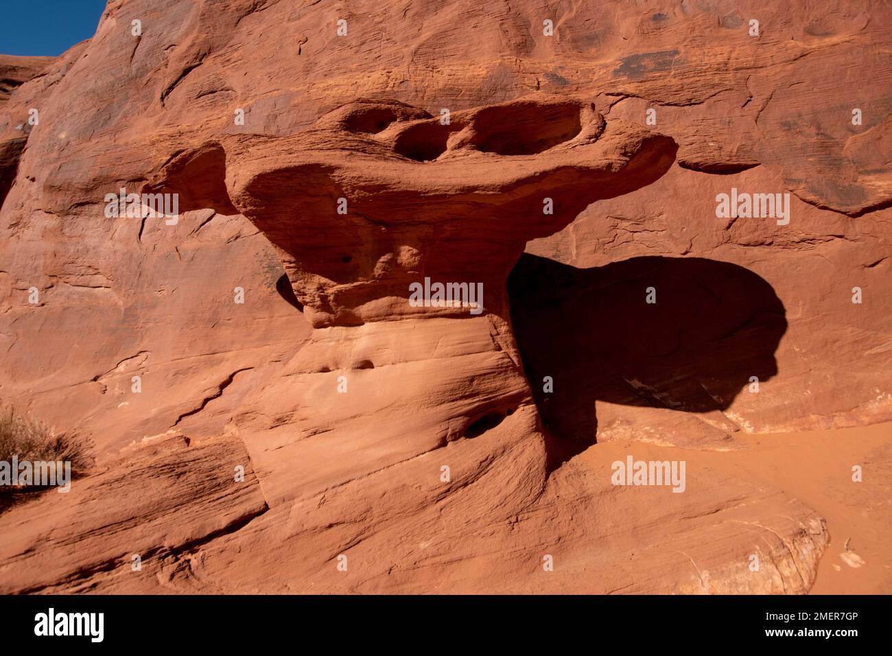 Moccasin Arch is one of many natural stone arches in Monument Valley ...