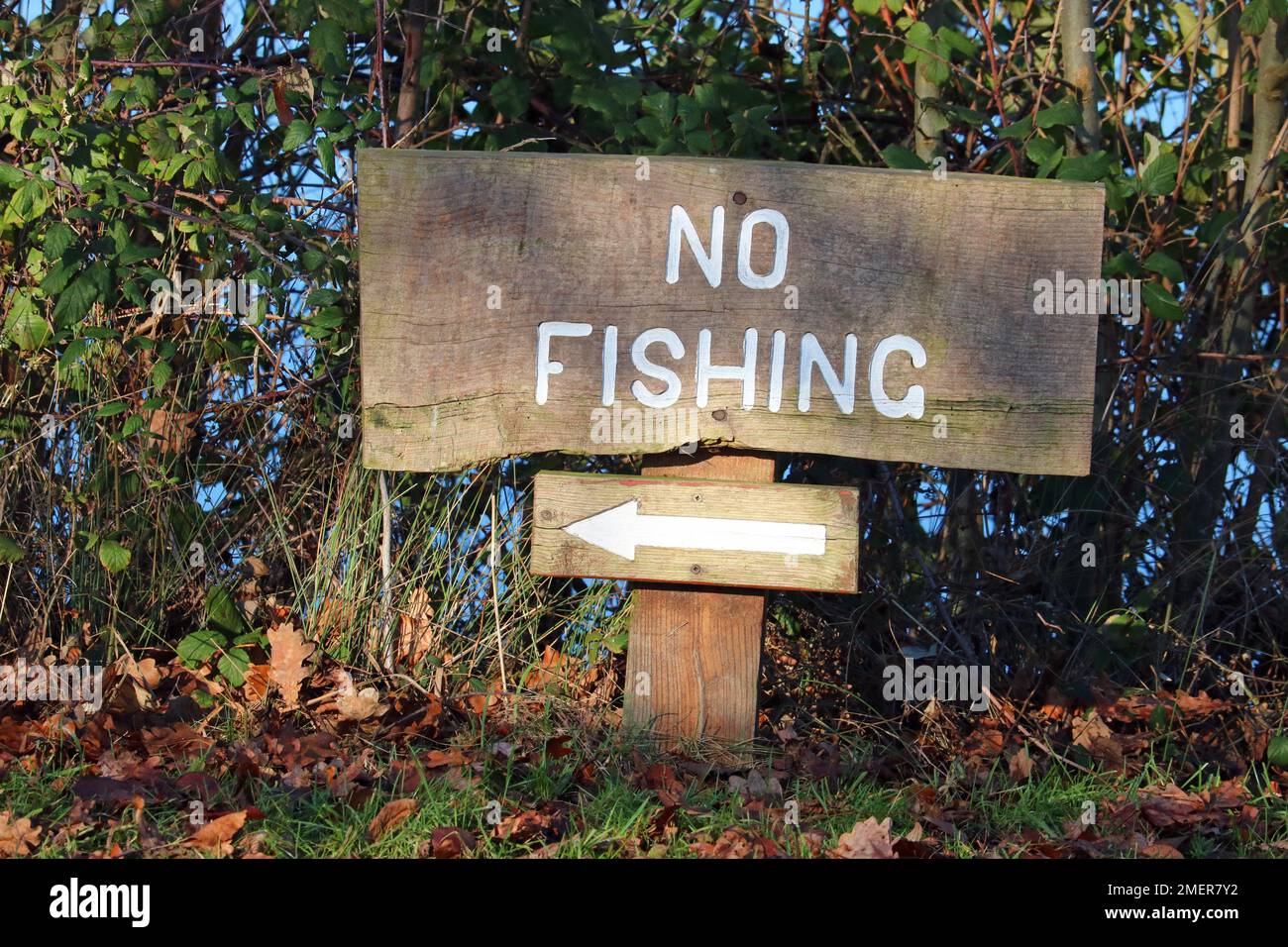 No fishing sign next to a lake Stock Photo - Alamy