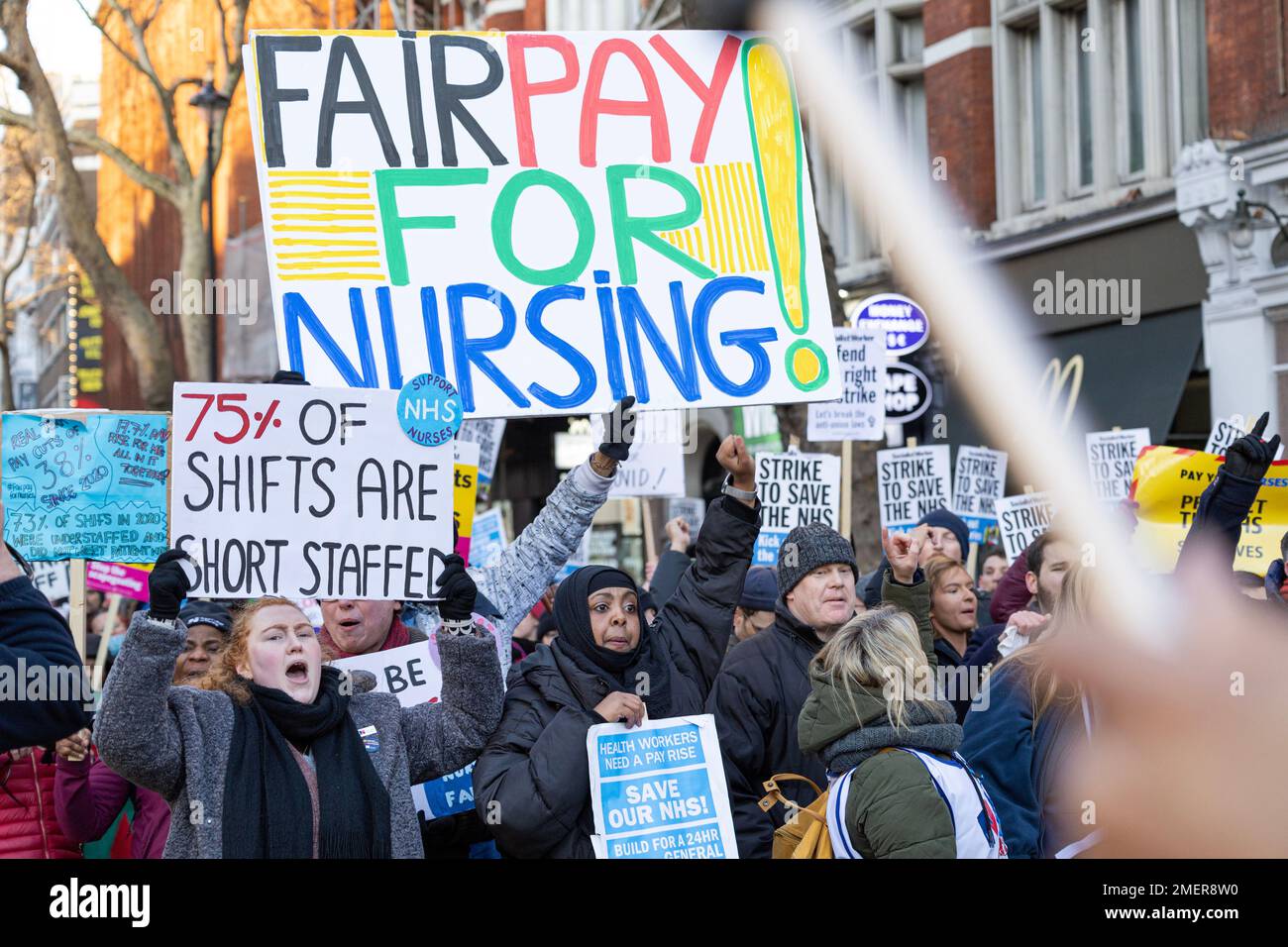 Nurses strike action hi-res stock photography and images - Alamy