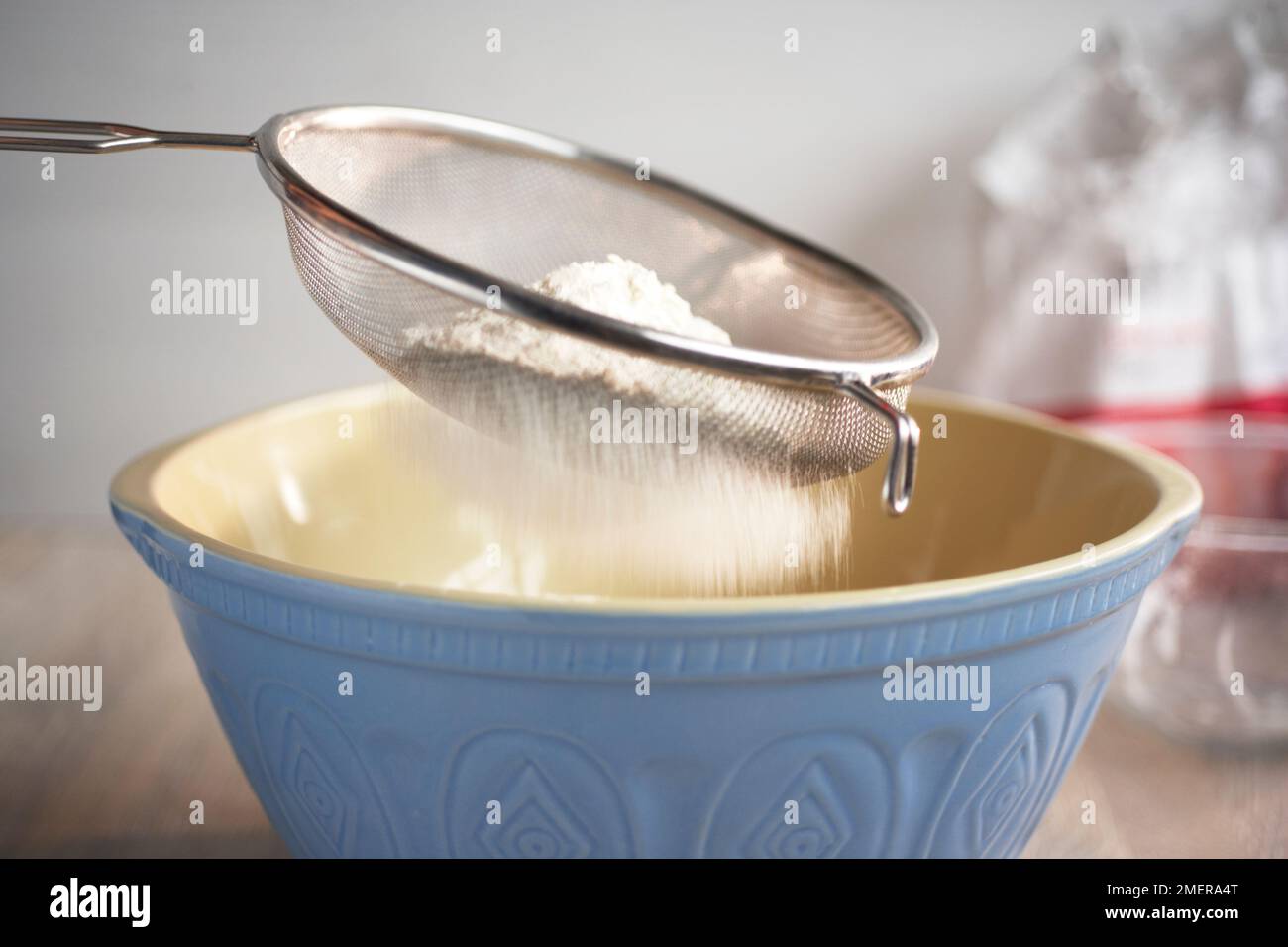 Sifting flour into mixing bowl hi-res stock photography and images - Alamy