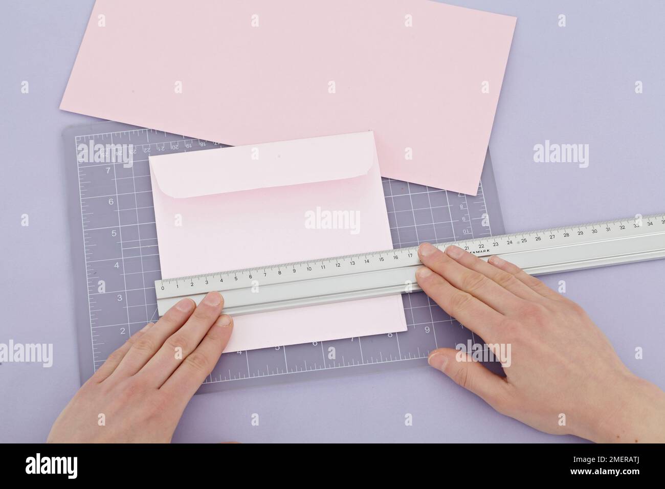 Envelope image hi-res stock photography and images - Alamy