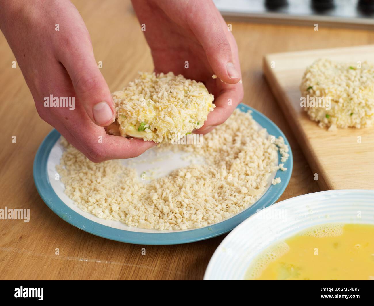 Food covering plate hi-res stock photography and images - Alamy