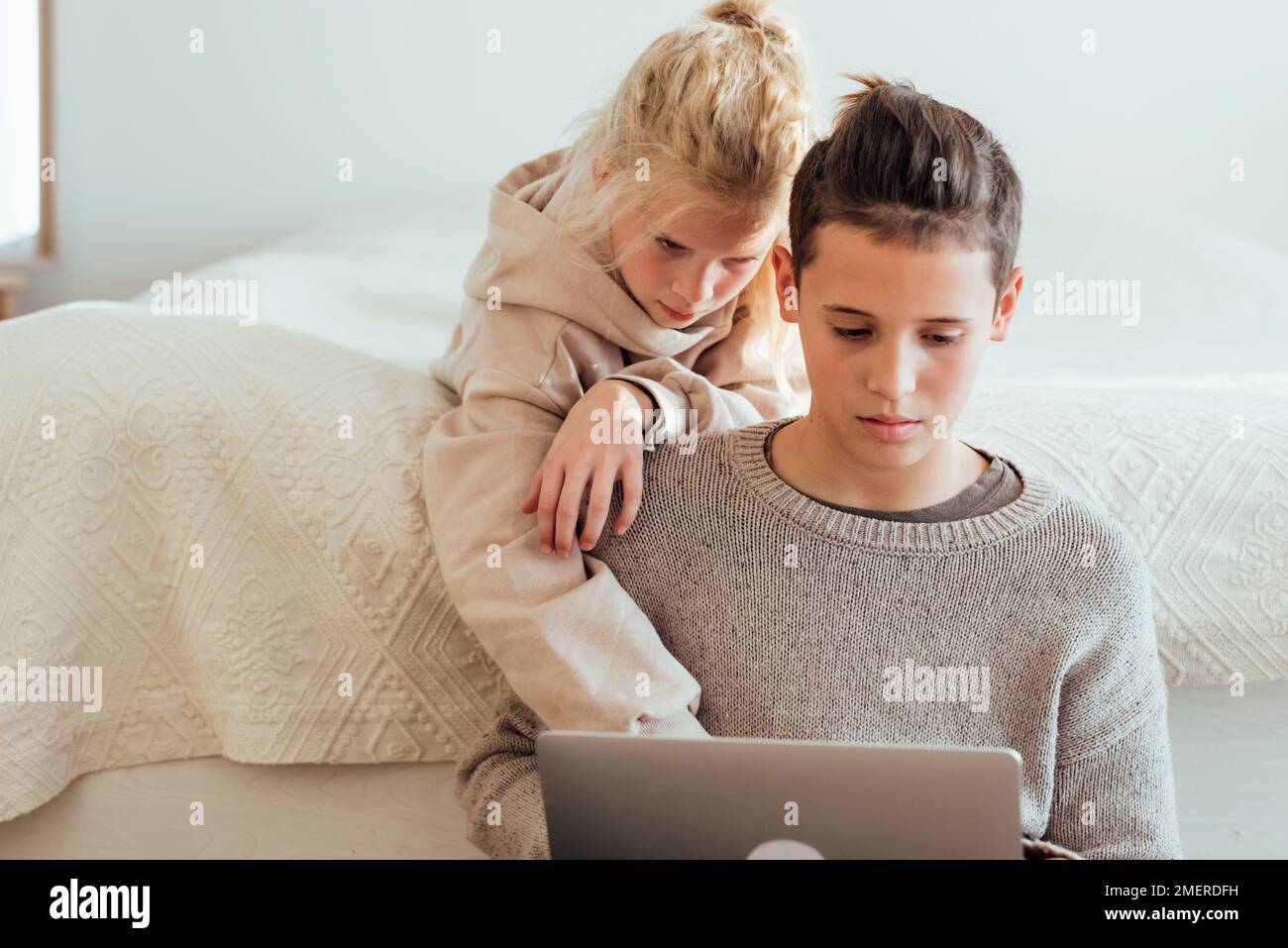 Teen girl boy teenagers hi-res stock photography and images - Alamy