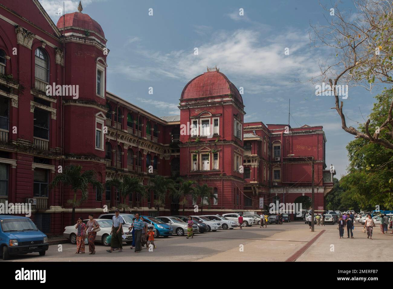Entrance of yangon general hospital hi-res stock photography and images ...