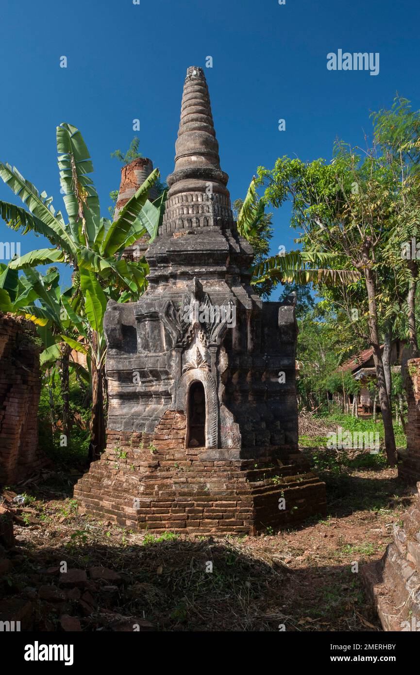 Myanmar, Eastern Burma, Inle Lake, Inthein, Nyaung Ohak Stock Photo - Alamy