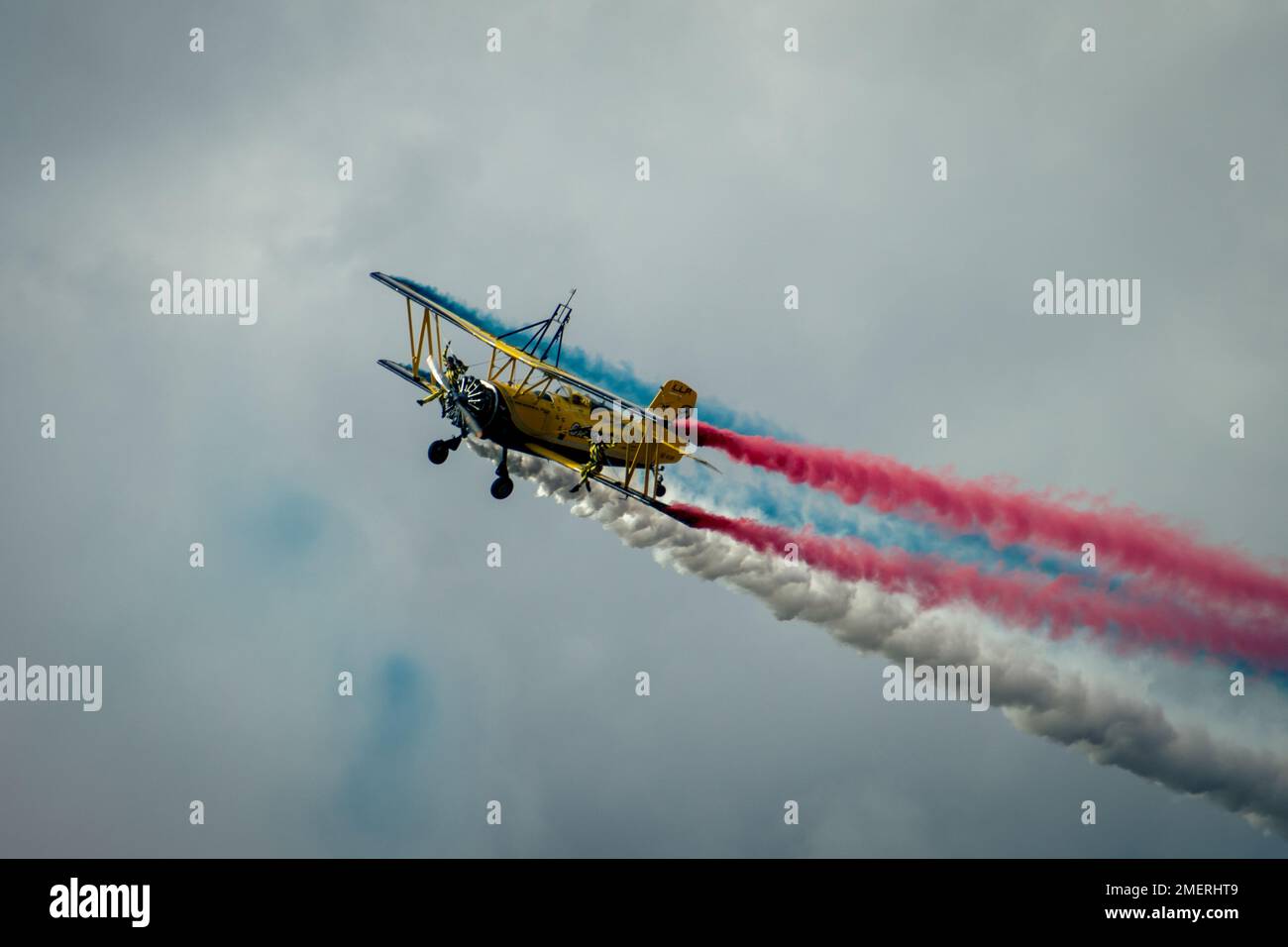 Acrobatics hi-res stock photography and images - Alamy