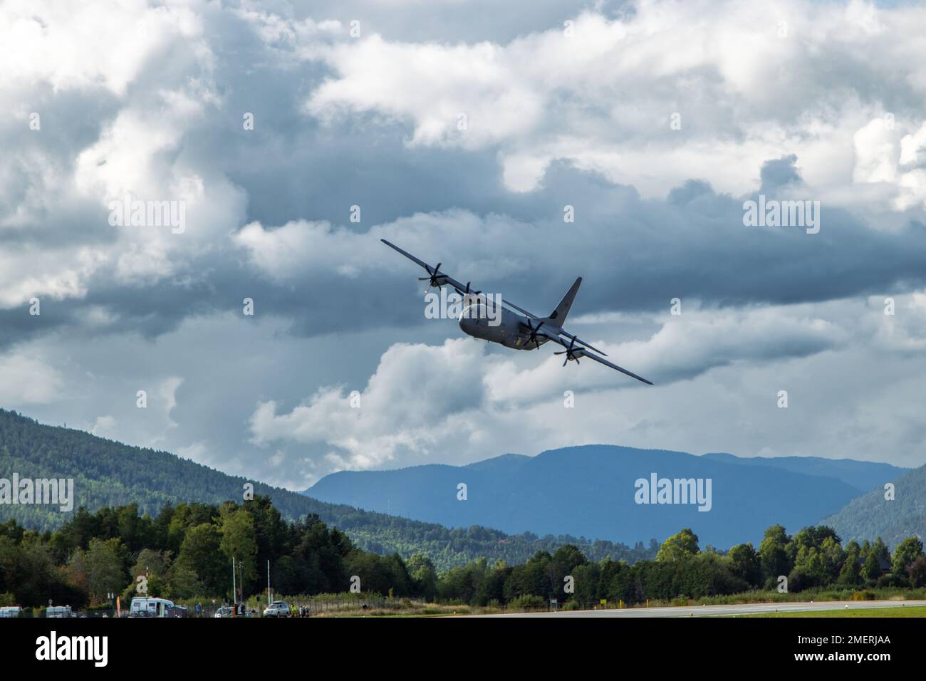 C 130 hercules cargo plane hi-res stock photography and images - Alamy