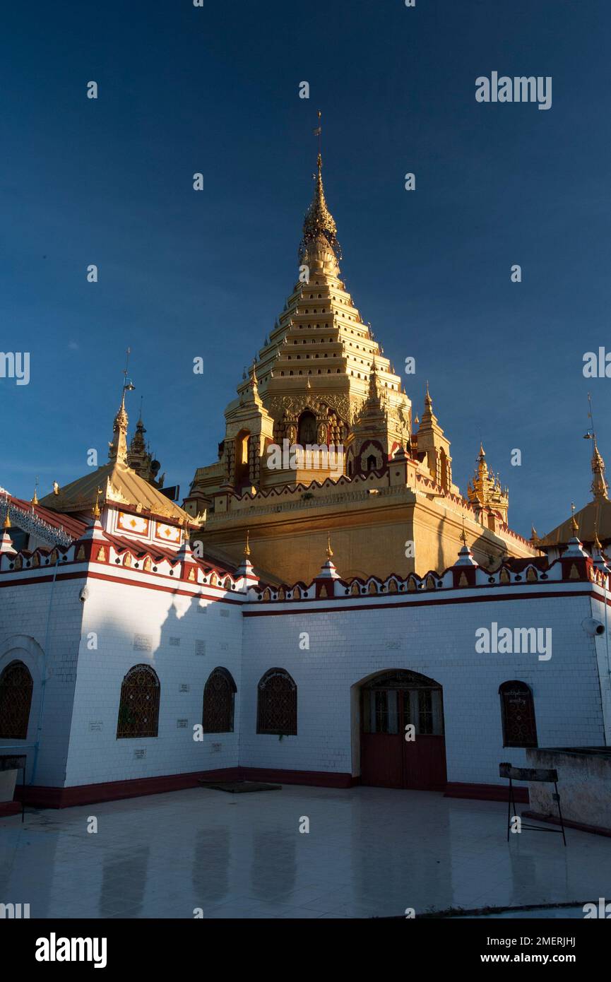 Myanmar golden spire hi-res stock photography and images - Alamy