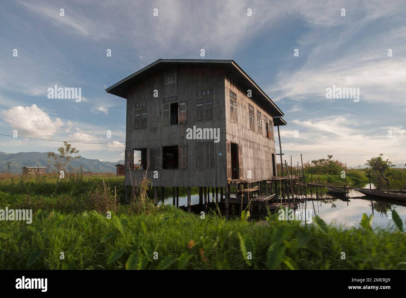 Myanmar inle lake house hi-res stock photography and images - Alamy