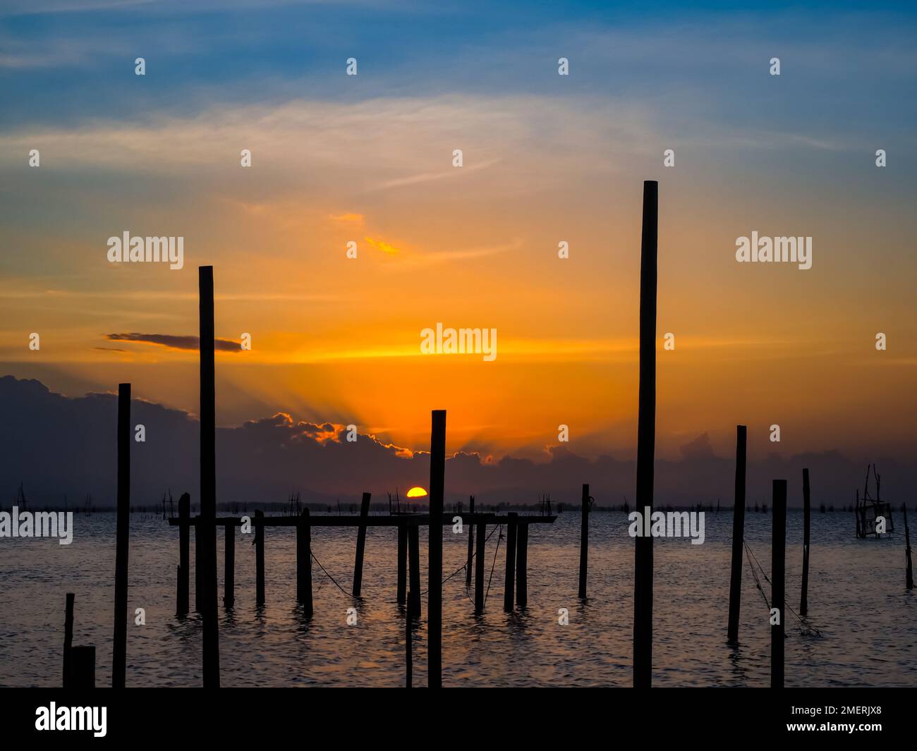 Songkhla lake hi-res stock photography and images - Alamy