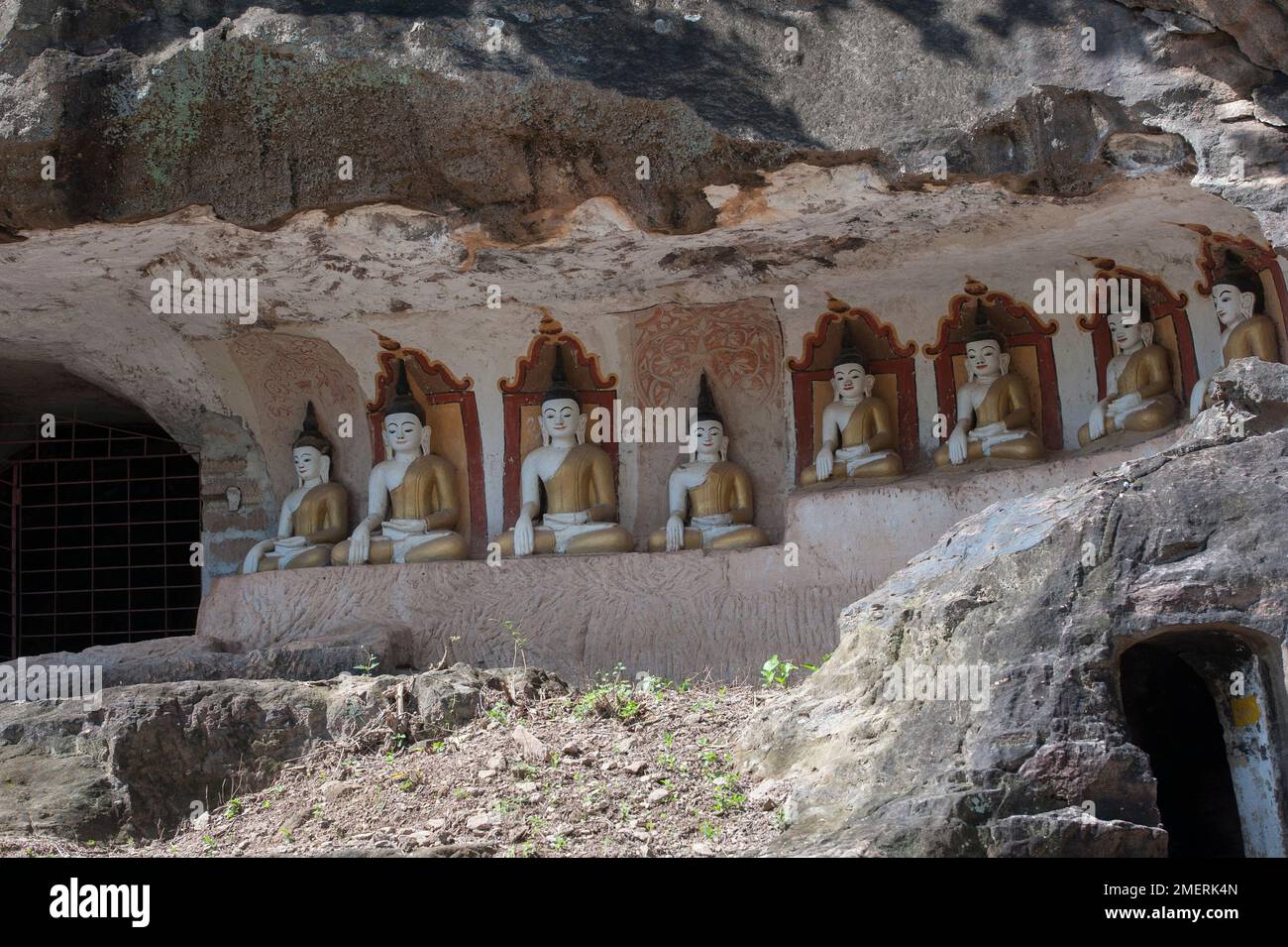 Buddhist cave complex hi-res stock photography and images - Alamy