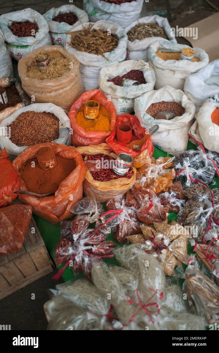 Myanmar, Northern Myanmar, Bhamo, riverside market Stock Photo - Alamy