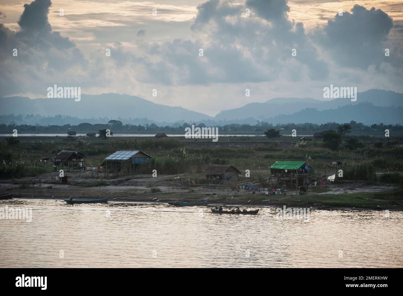 Myanmar, Northern Myanmar, Bhamo, Irrawaddy river Stock Photo - Alamy