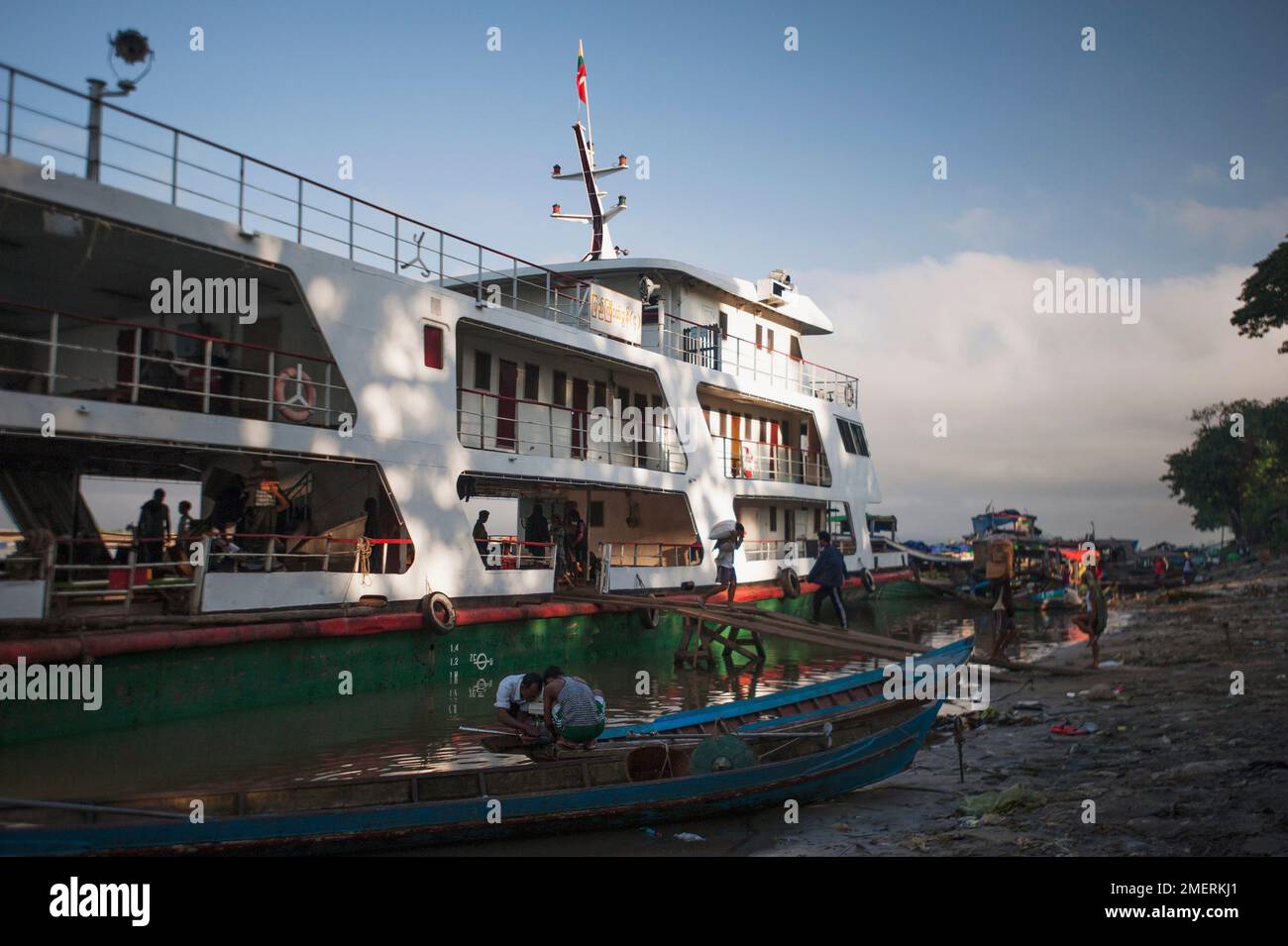 Myanmar, Northern Myanmar, Bhamo, harbour scene Stock Photo - Alamy