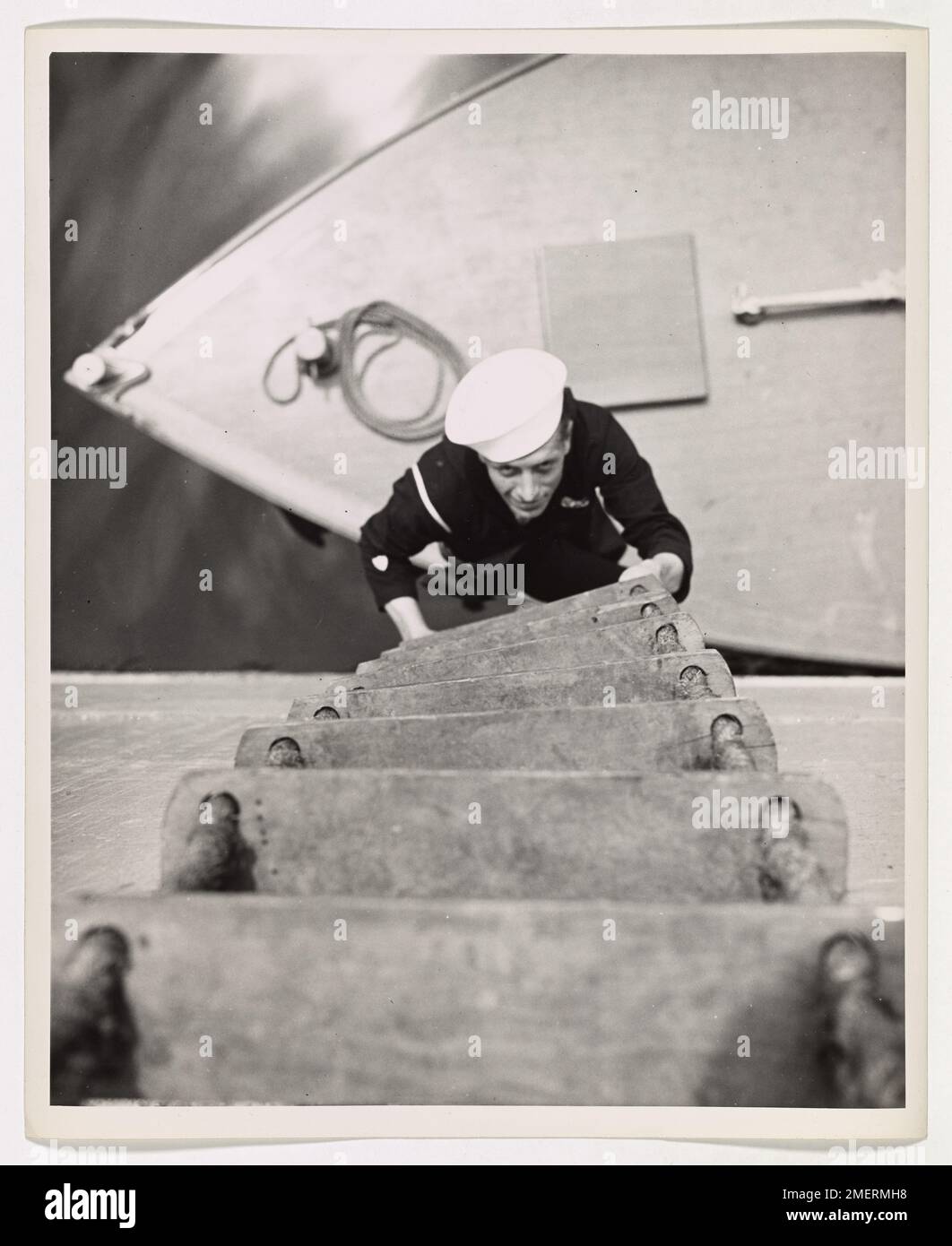 Ladder rope sailors hi-res stock photography and images - Alamy