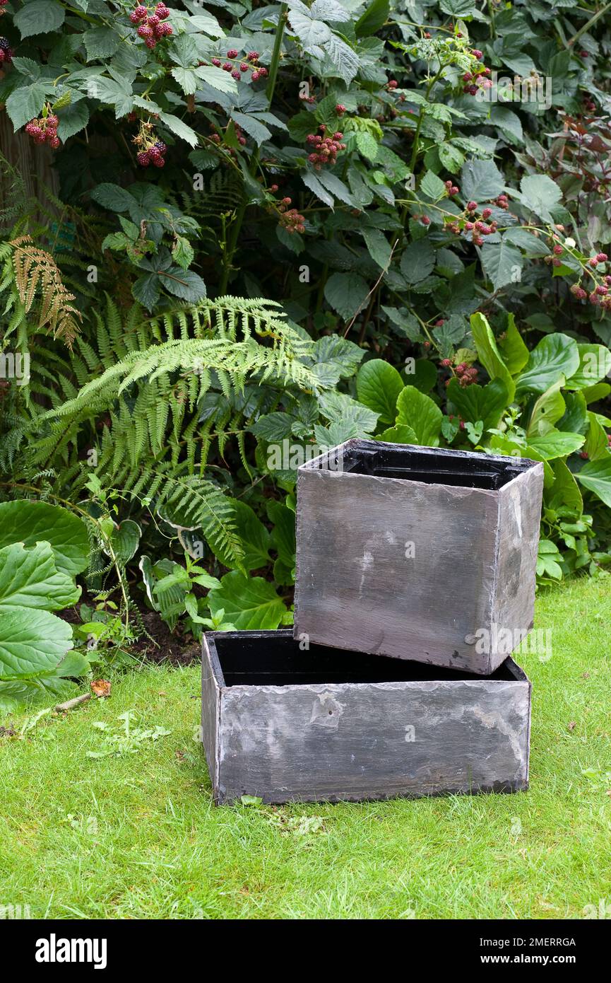 Slate box planters hi-res stock photography and images - Alamy