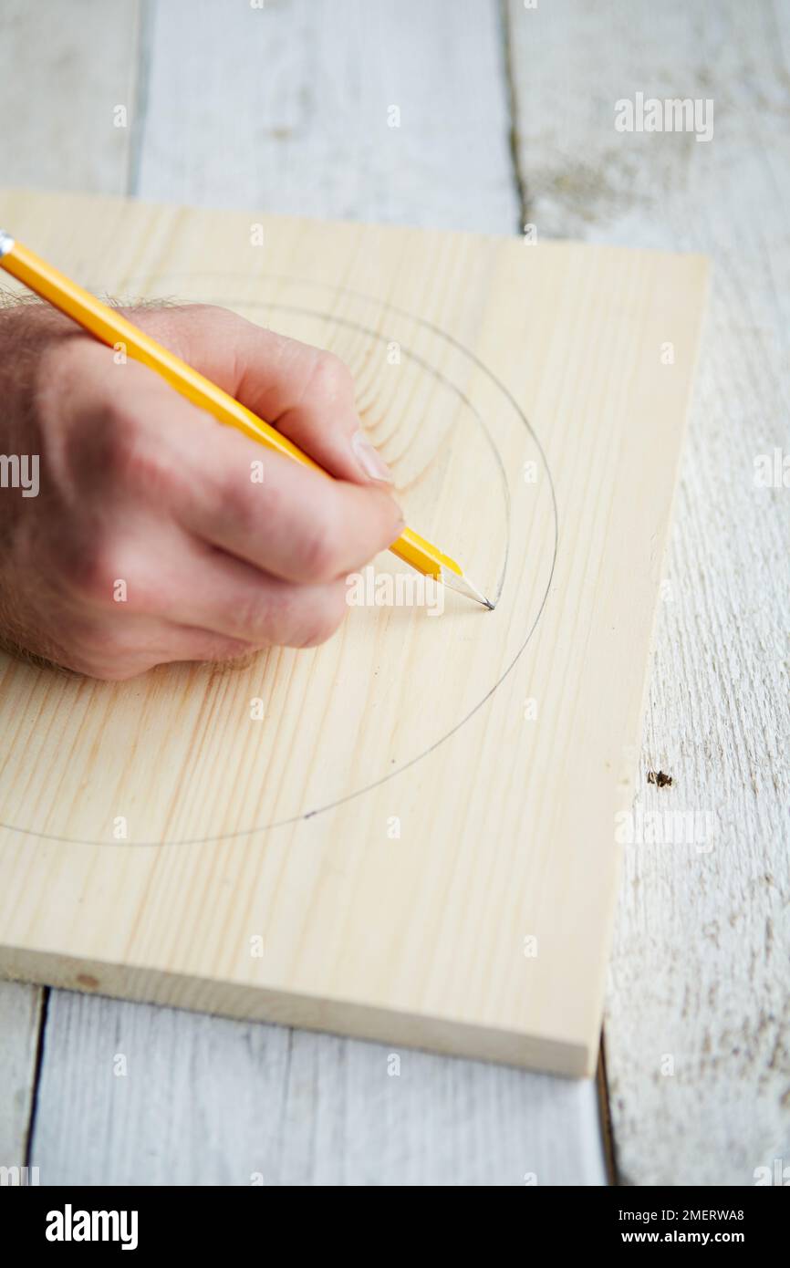 Making plant pot mobile, drawing circle outline on square piece of wood ...