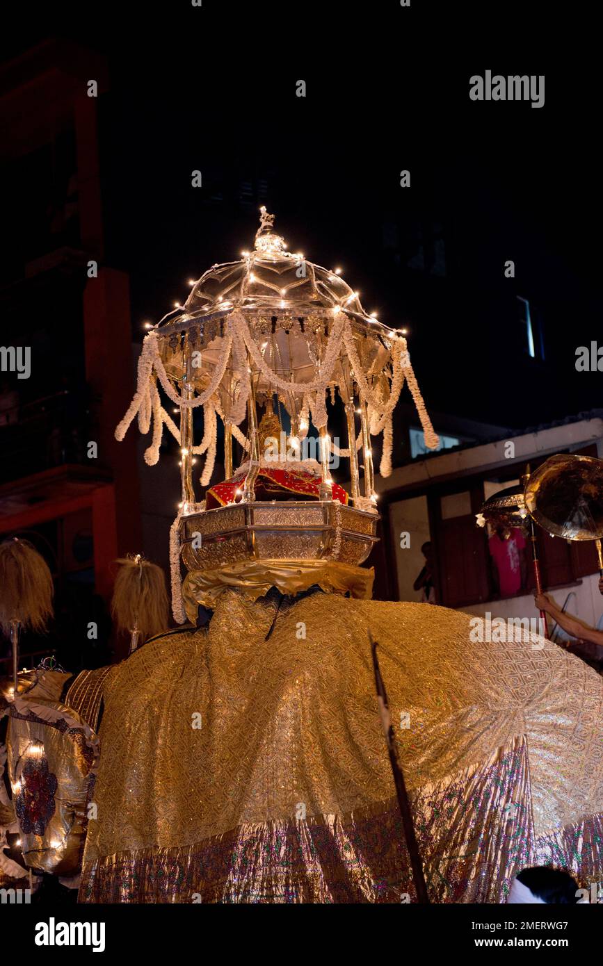 Kandy esala perahera hi-res stock photography and images - Alamy