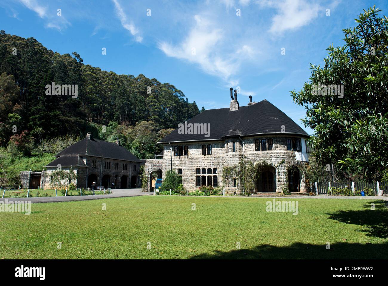 Bungalow adisham hi-res stock photography and images - Alamy