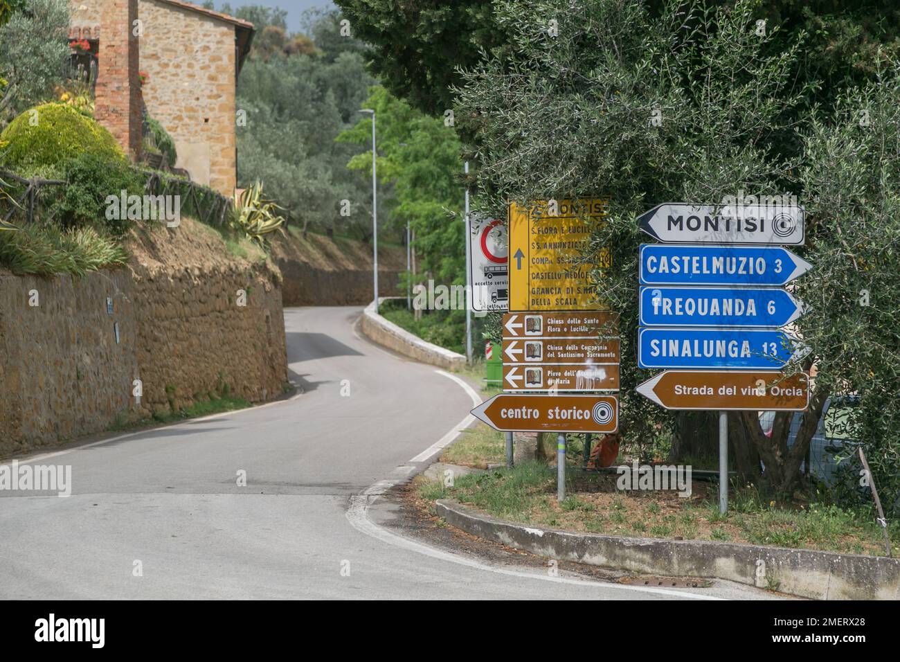 Road signs outside of the village of Montisi, Tuscany, Italy Stock ...