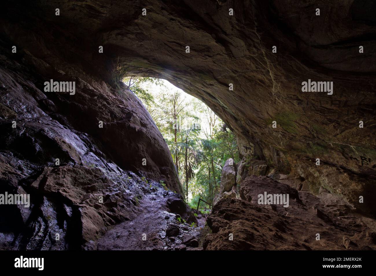 Ravana Cave Visiting The Ravana Cave In Ella, Sri Lanka