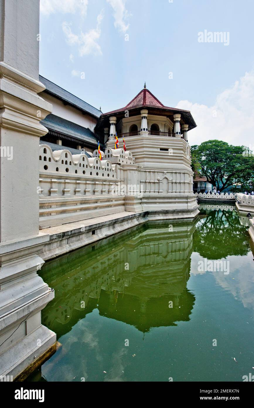 Central Province, Kandy, Sri Lanka, Temple of the Tooth Stock Photo - Alamy