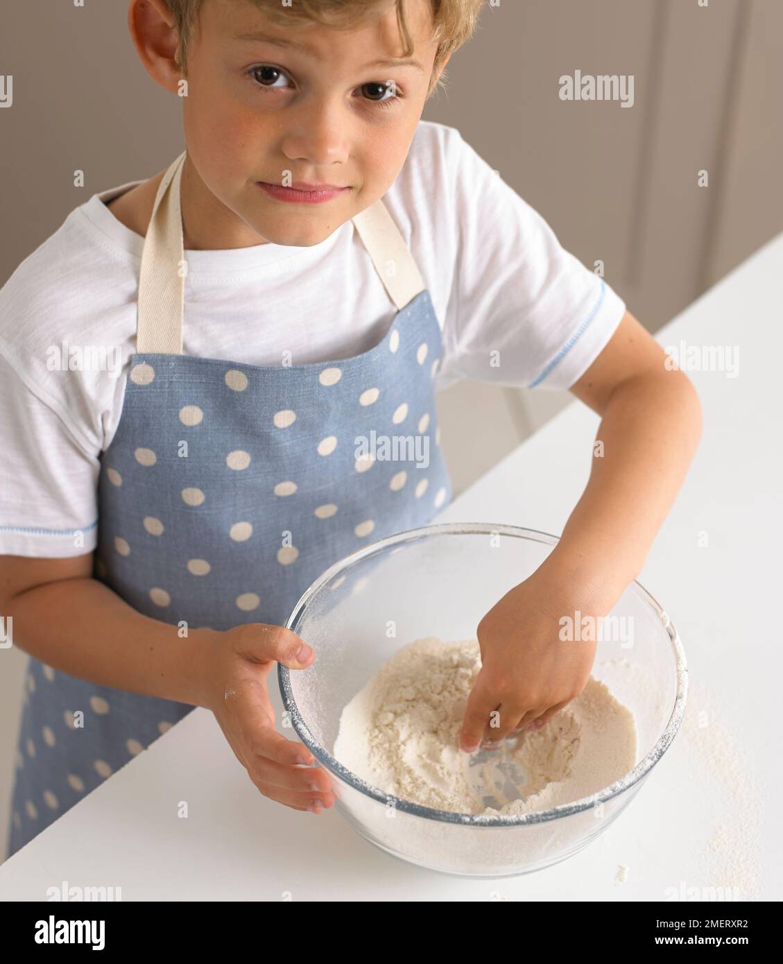 Well of flour hi-res stock photography and images - Alamy