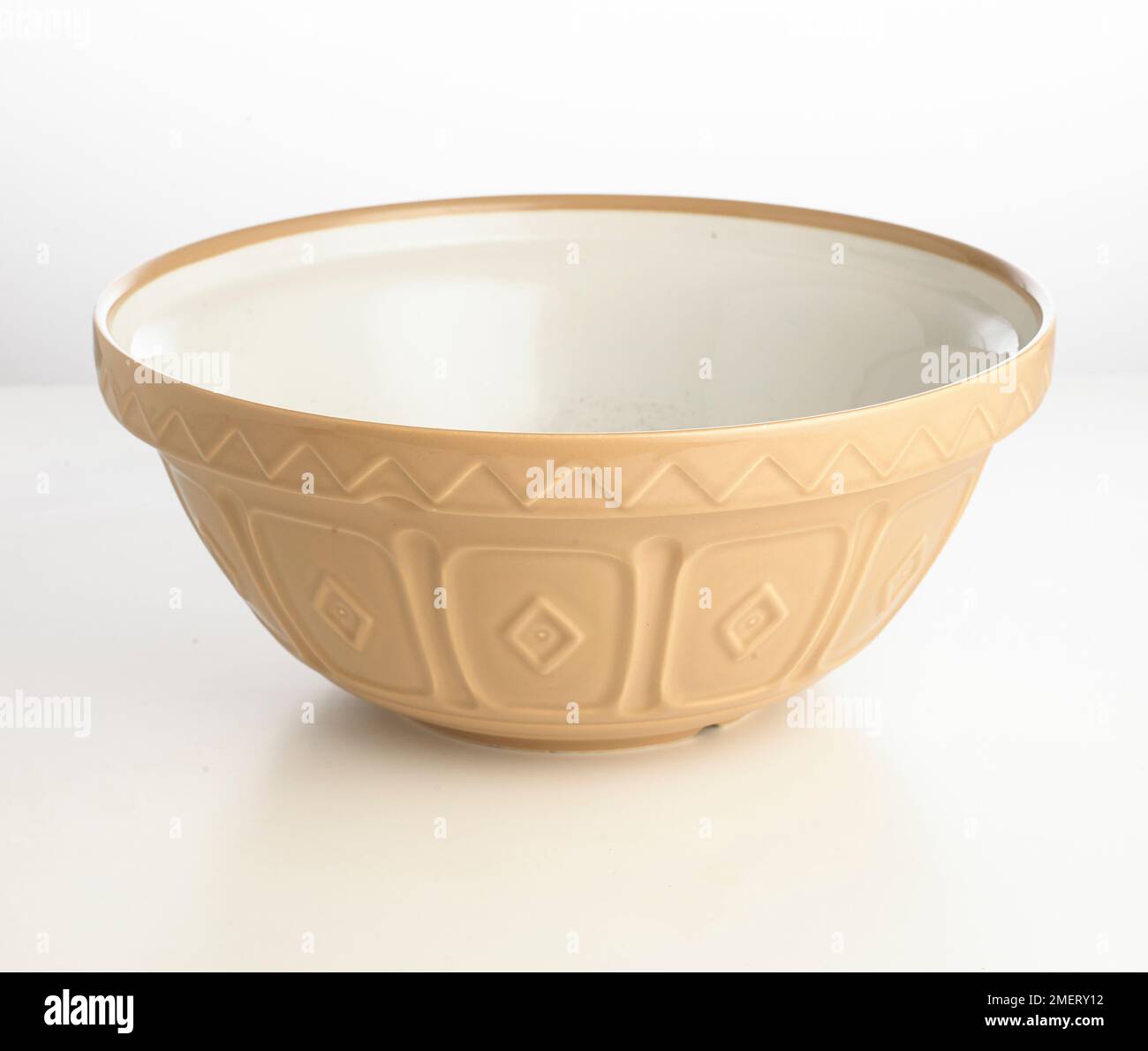 Empty mixing bowl hi-res stock photography and images - Alamy