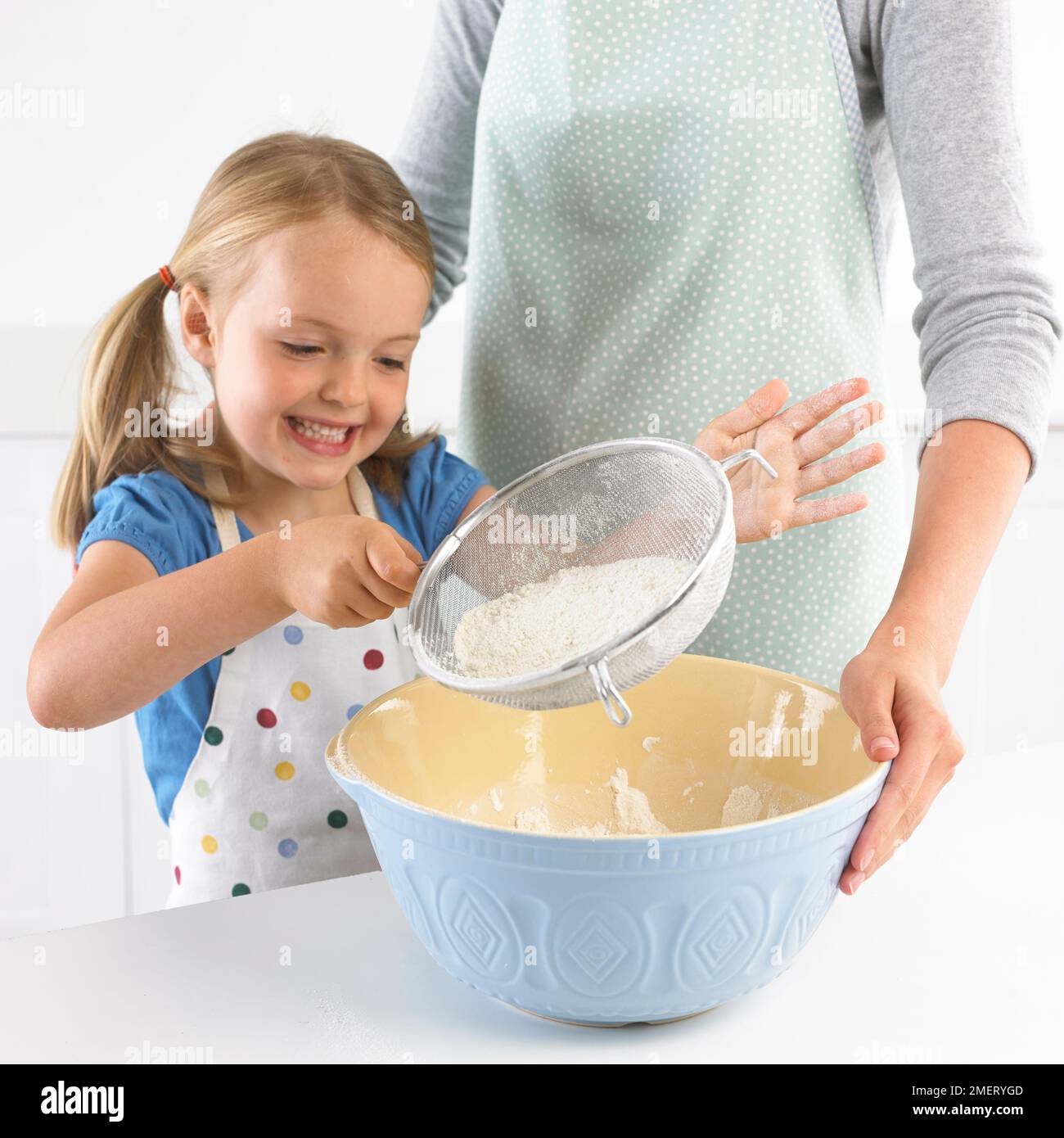 Child sieving flour hi-res stock photography and images - Alamy
