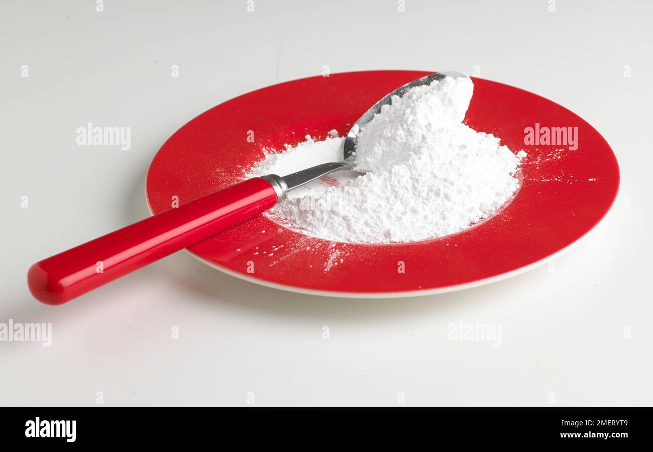 Plate and tablespoon of flour Stock Photo - Alamy