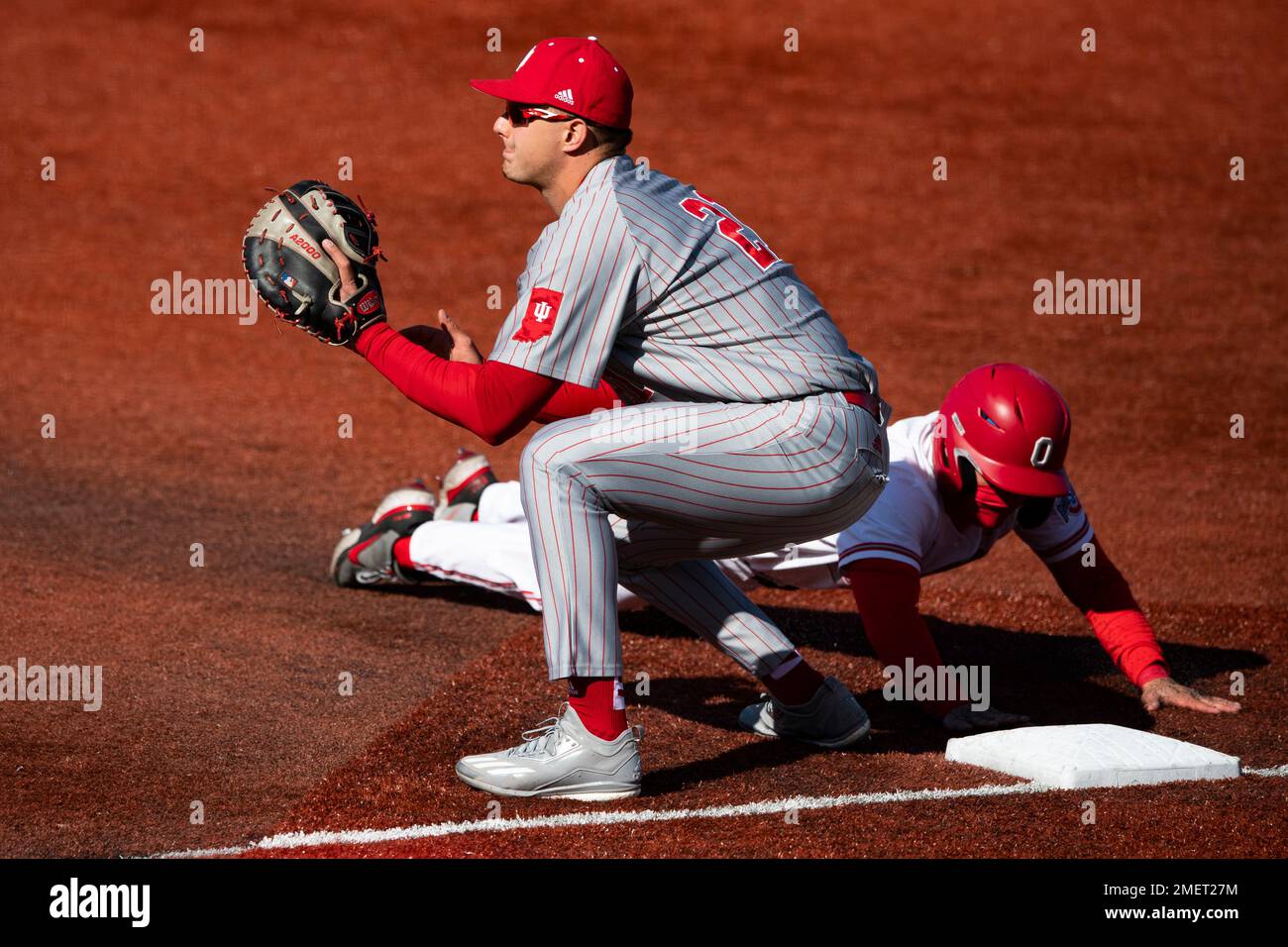 Jordan Fucci (21) of the Indiana Hoosiers attempts to tag out Brent ...