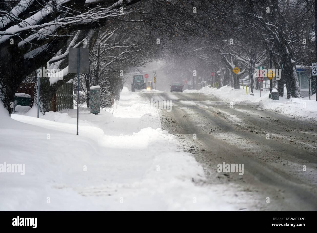 Winter neighbourhood hi-res stock photography and images - Alamy