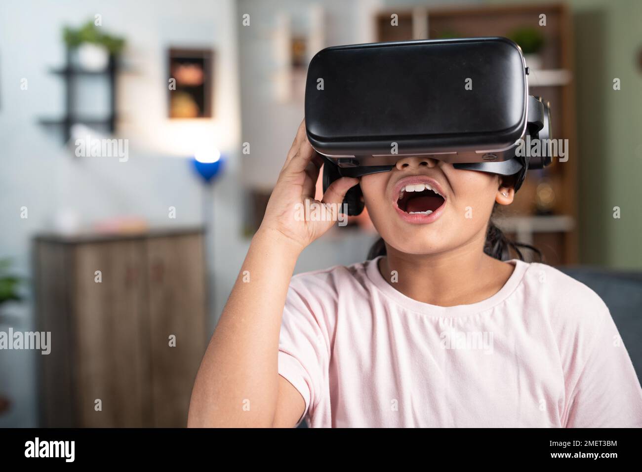 Vertual reality hi-res stock photography and images - Alamy