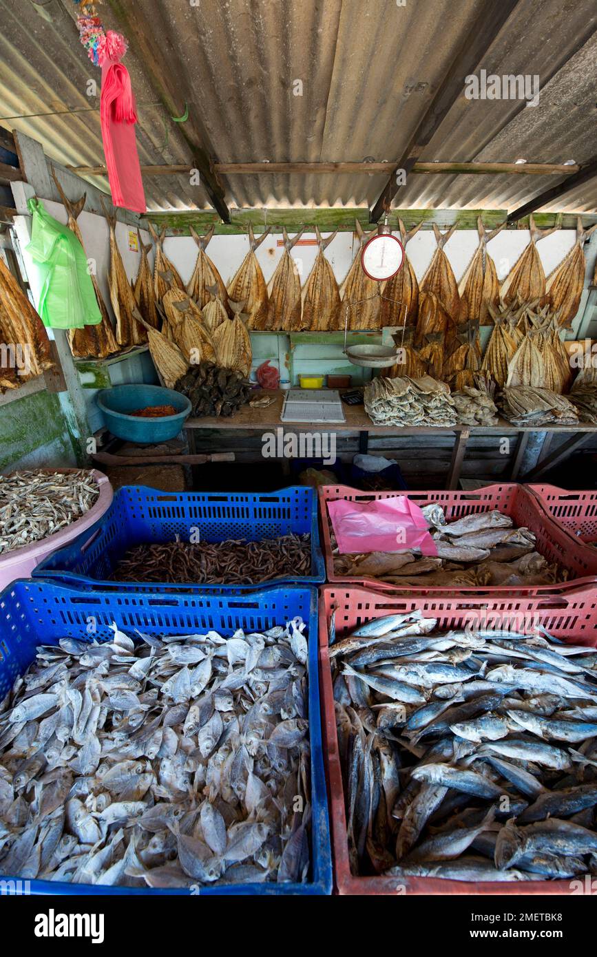 A2, Beruwala, Sri Lanka, Western Province, fish stall Stock Photo - Alamy