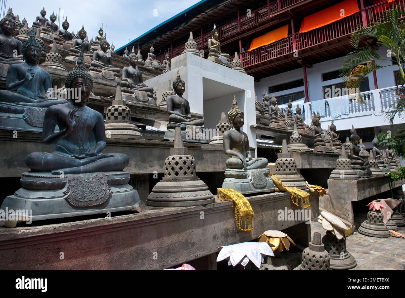 Colombo, Gangaramaya Temple, Sri Lanka Stock Photo - Alamy