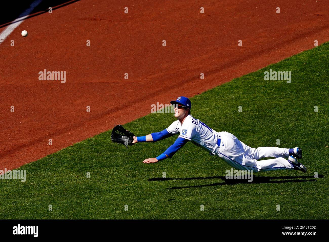 Kansas City Royals' Andrew Benintendi dives for but misses a three-run ...