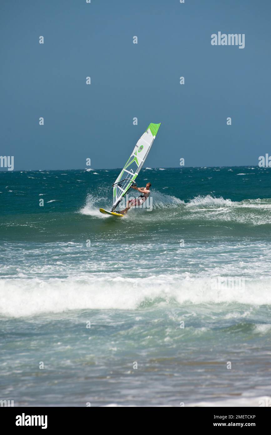Sri lanka arugam bay surf hi-res stock photography and images - Alamy