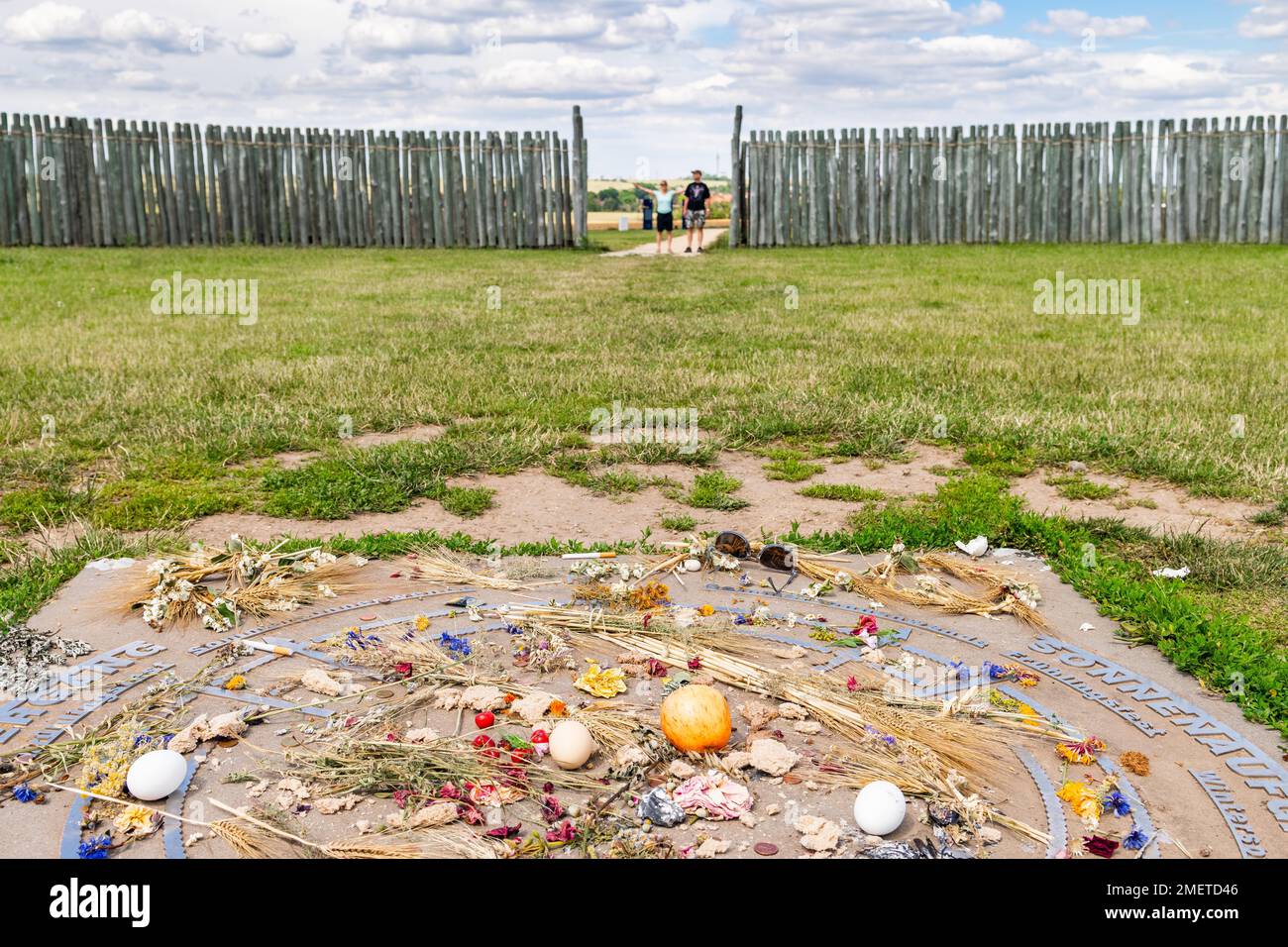 Offerings in the solar observatory at Goseck, Neolithic circular burial ...