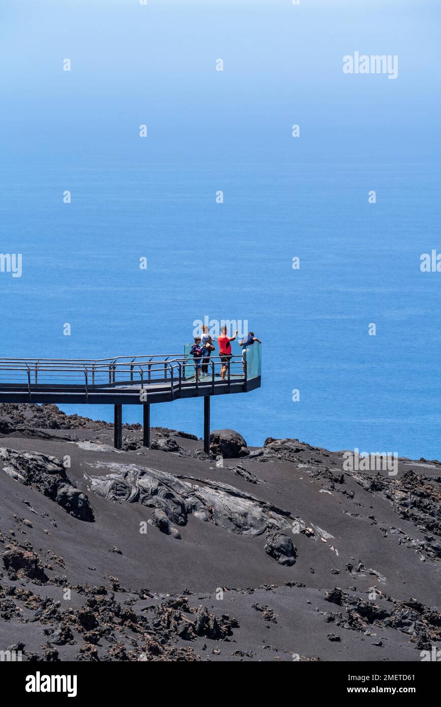 Viewing platform at the Canos de Fuego Volcano Visitor Centre, Las ...