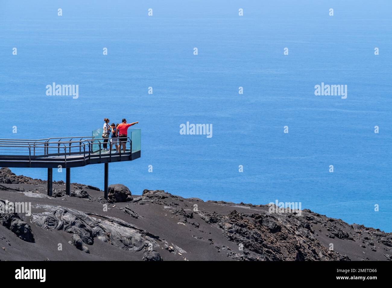 Viewing platform at the Canos de Fuego Volcano Visitor Centre, Las ...